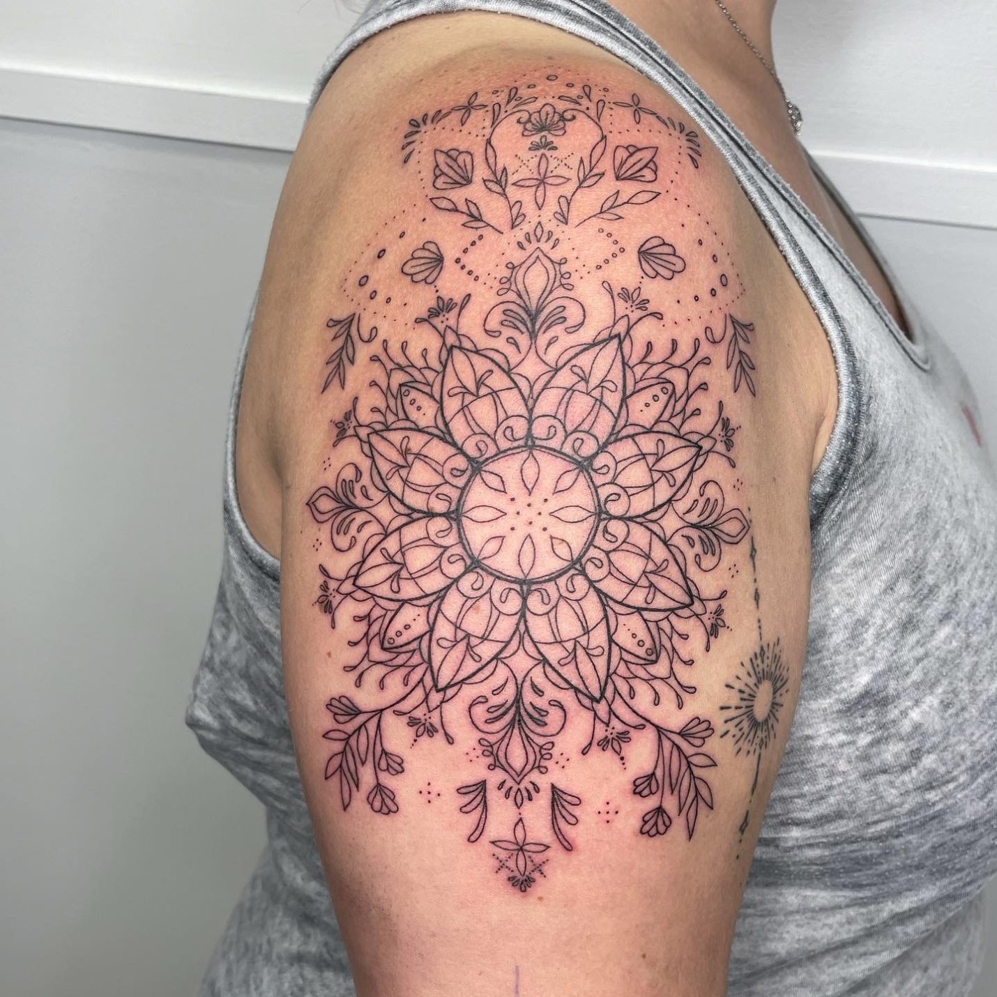Hannah Toth - Closed Casket Custom Tattoos